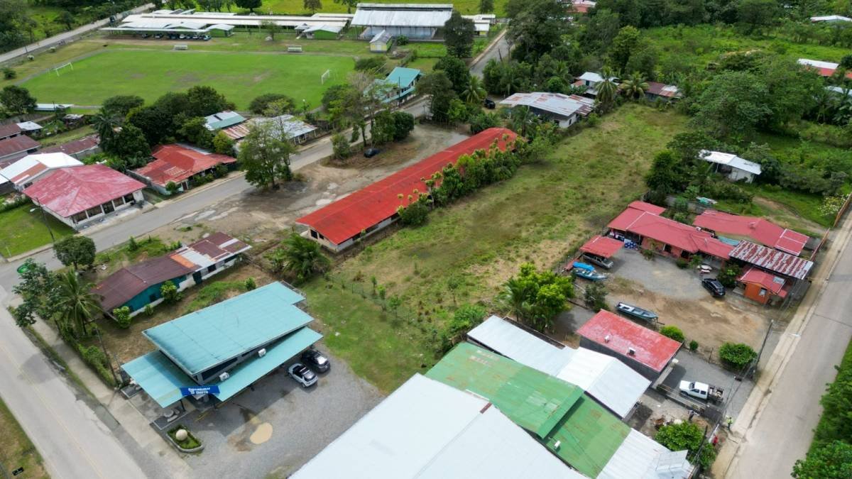 Commercial Building and development land for Sale in the Center of ...